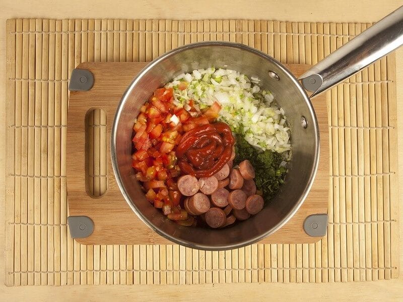 Galletas Saltín Noel, salsa criolla y salchicha ranchera - Saltín Noel