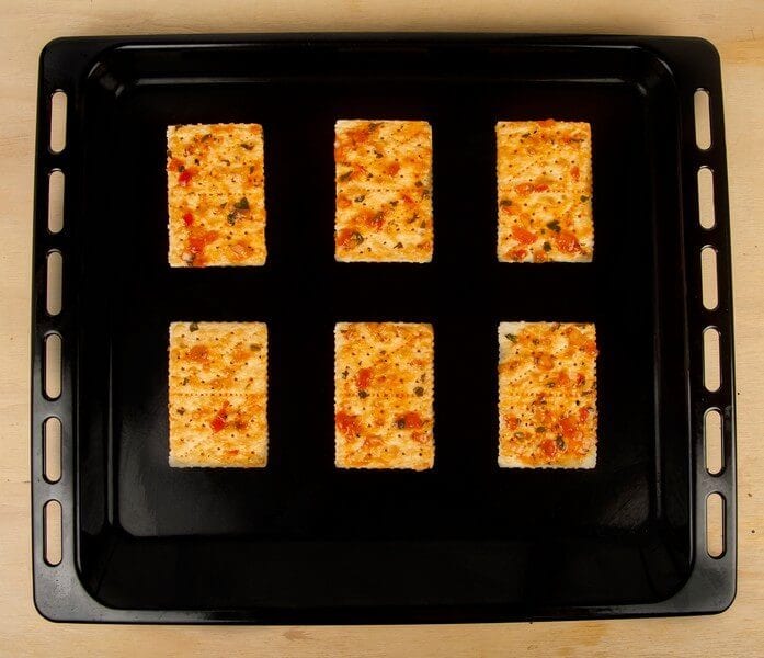 Galletas Saltín Noel, salsa criolla y salchicha ranchera - Saltín Noel